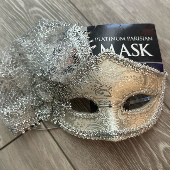 Accessories | Nwt Masquerade Platinum Halloween Parisian Face Mask ...